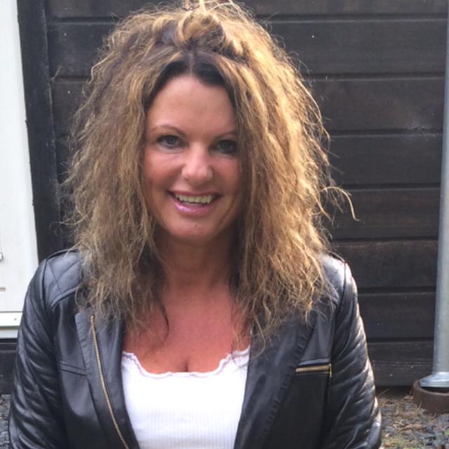 Klarsyns aften med Annette Edel